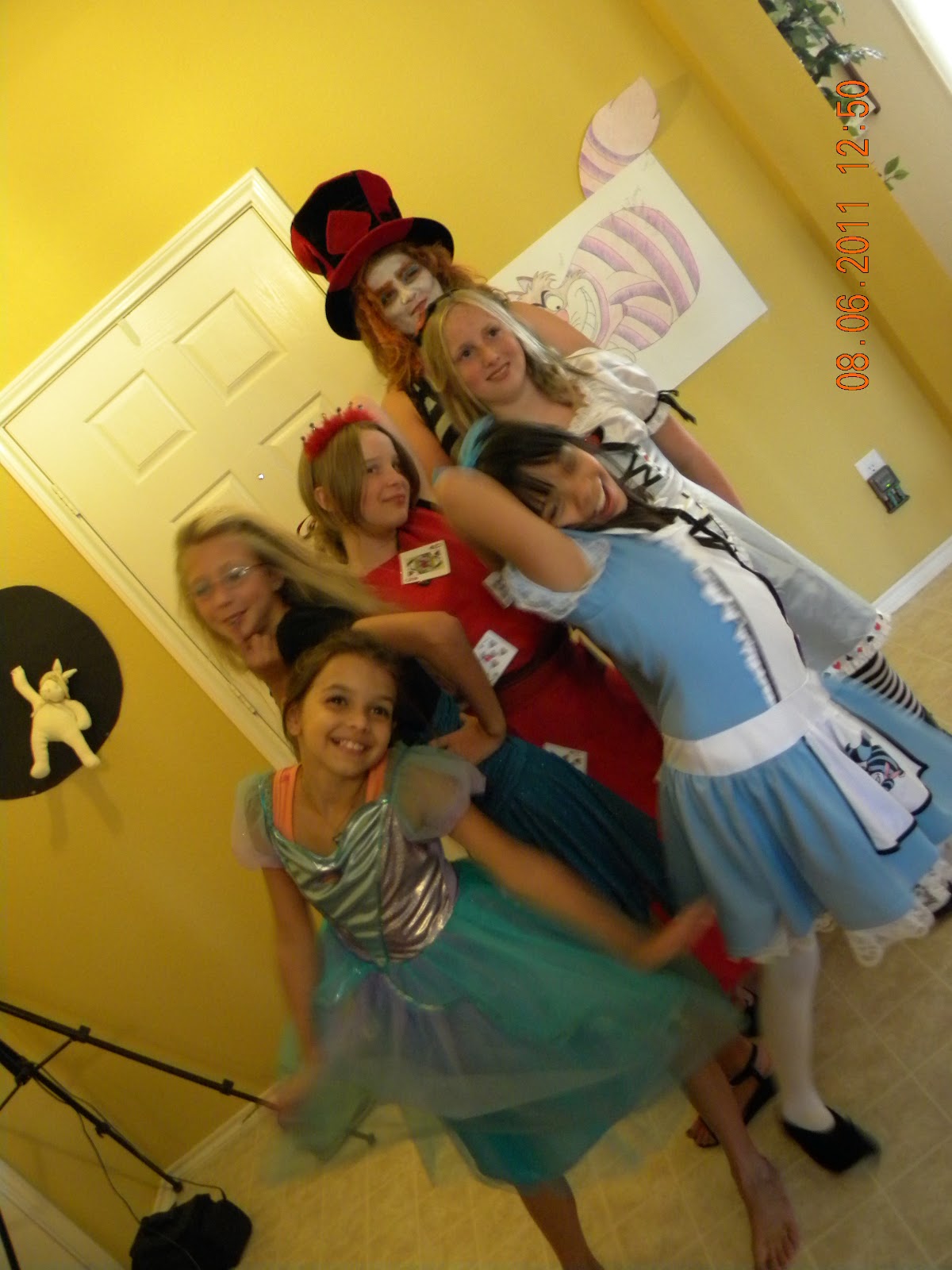 Scrappy Sugar Girl: Alice in Wonderland Party