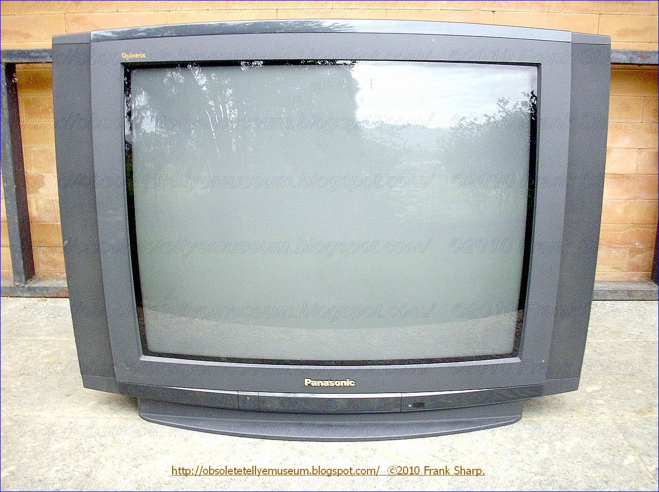 Obsolete Technology Tellye !: PANASONIC TX-28XD3C QUINTRIX YEAR 1997.