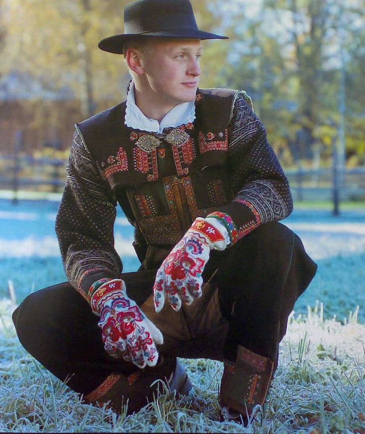 FolkCostume&Embroidery: 2017