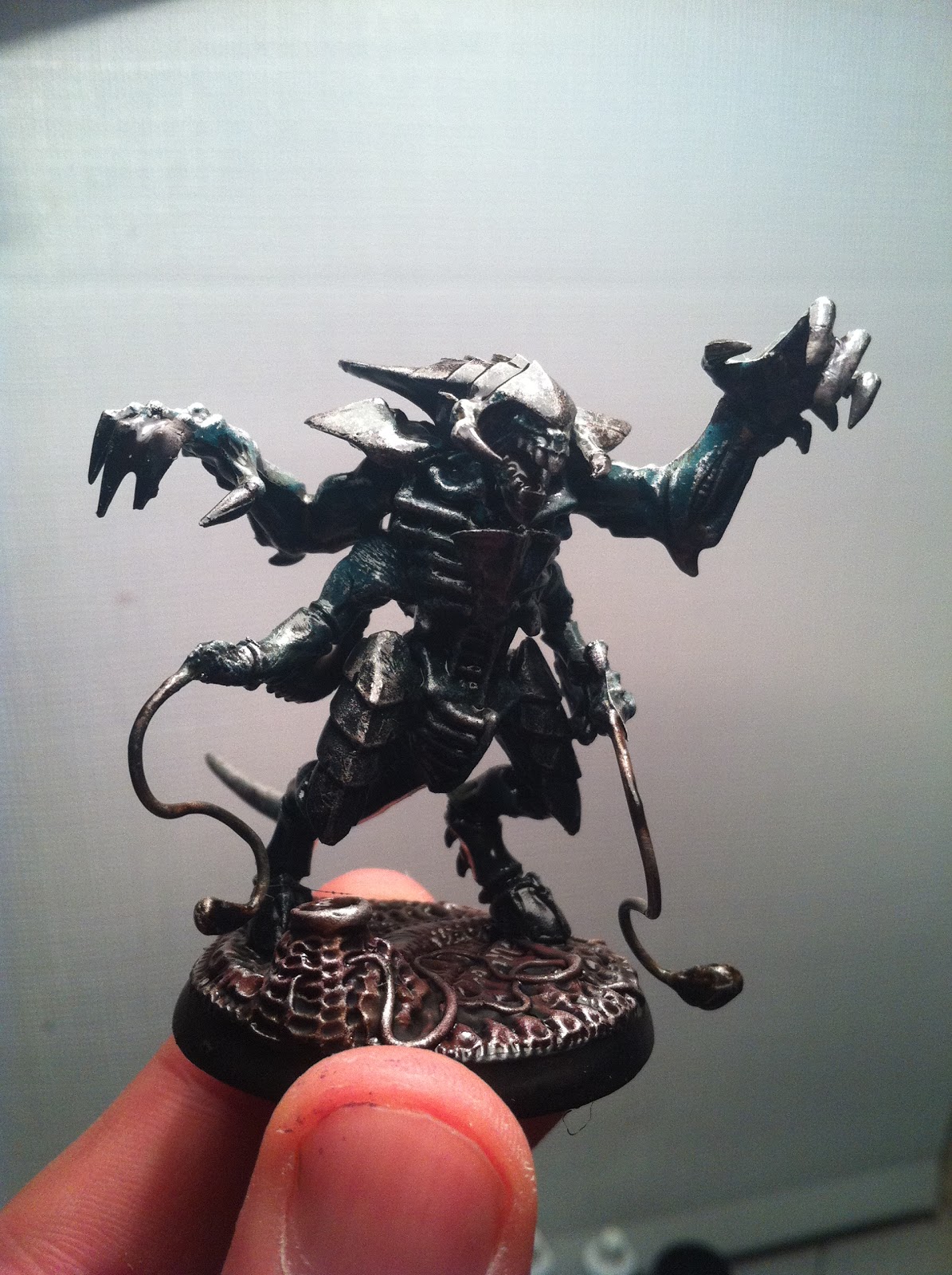 Ten Inch Template: Alien Tyrant Guard Conversion