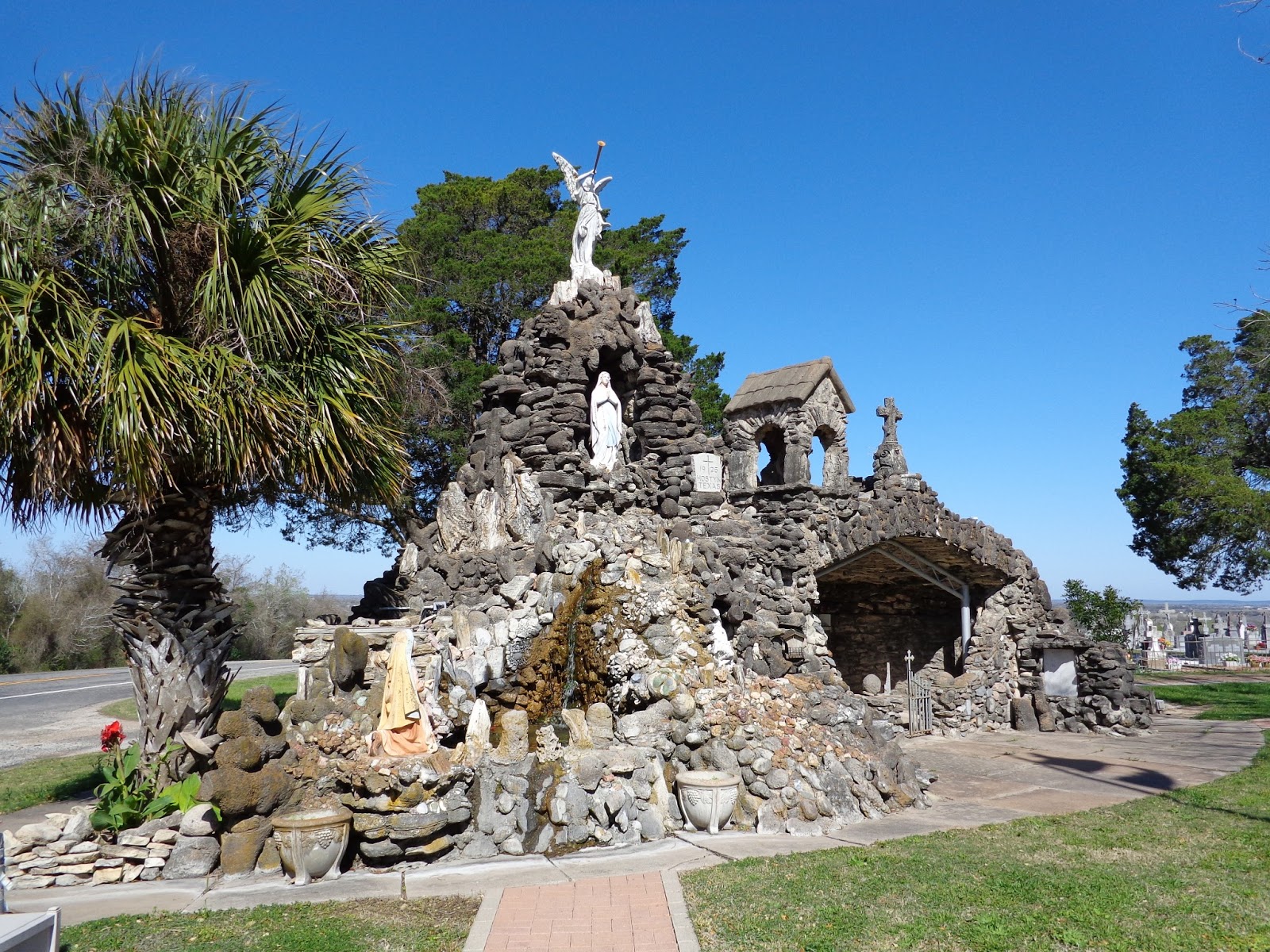 LUV 2 GO: Painted Churches of Texas - Hostyn