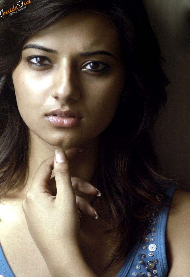 Insitute Fun Gorgeous Pictures Of Isha Chawla With Cute Face