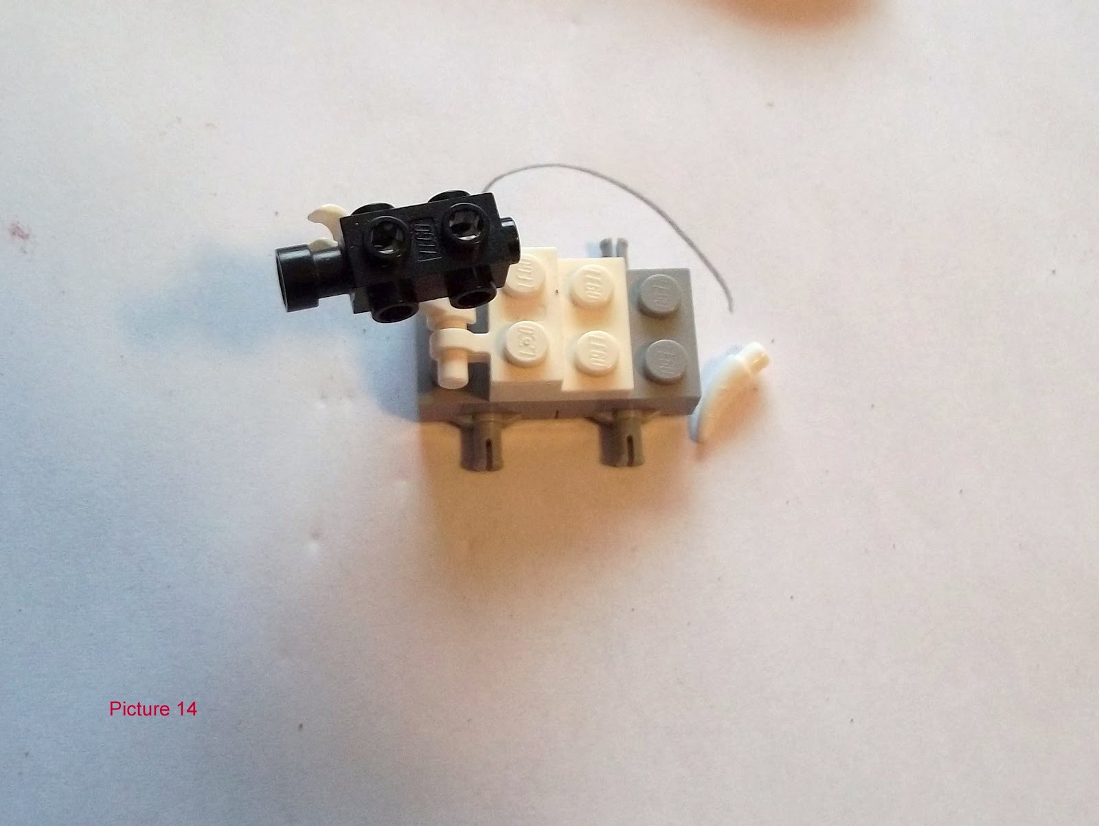 The Nicolas Gazette: INSTRUCTION ON HOW TO BUILD A SMALL LEGO ROBOT