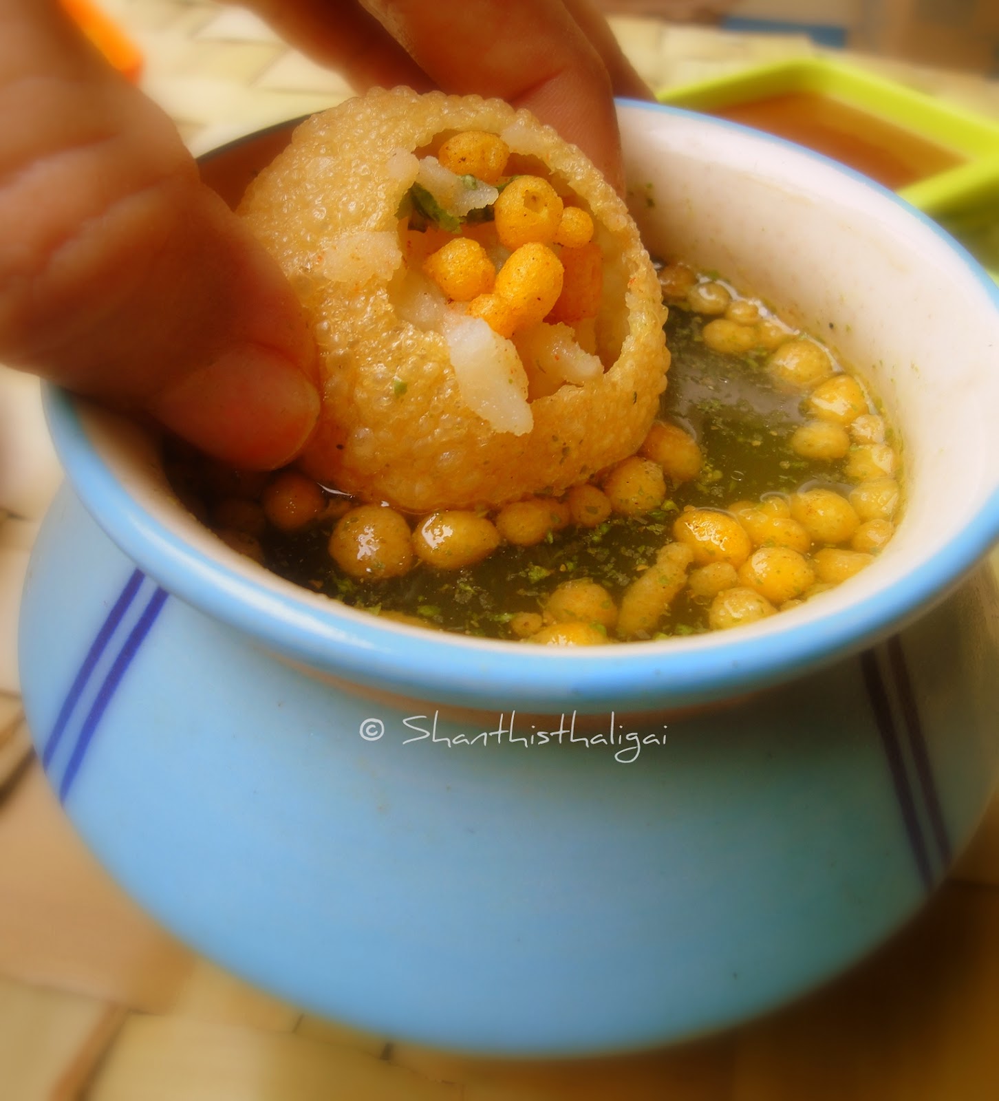 Shanthi Krishnakumar's cook book: PANI PURI / GOLGAPPA / PANI POORI