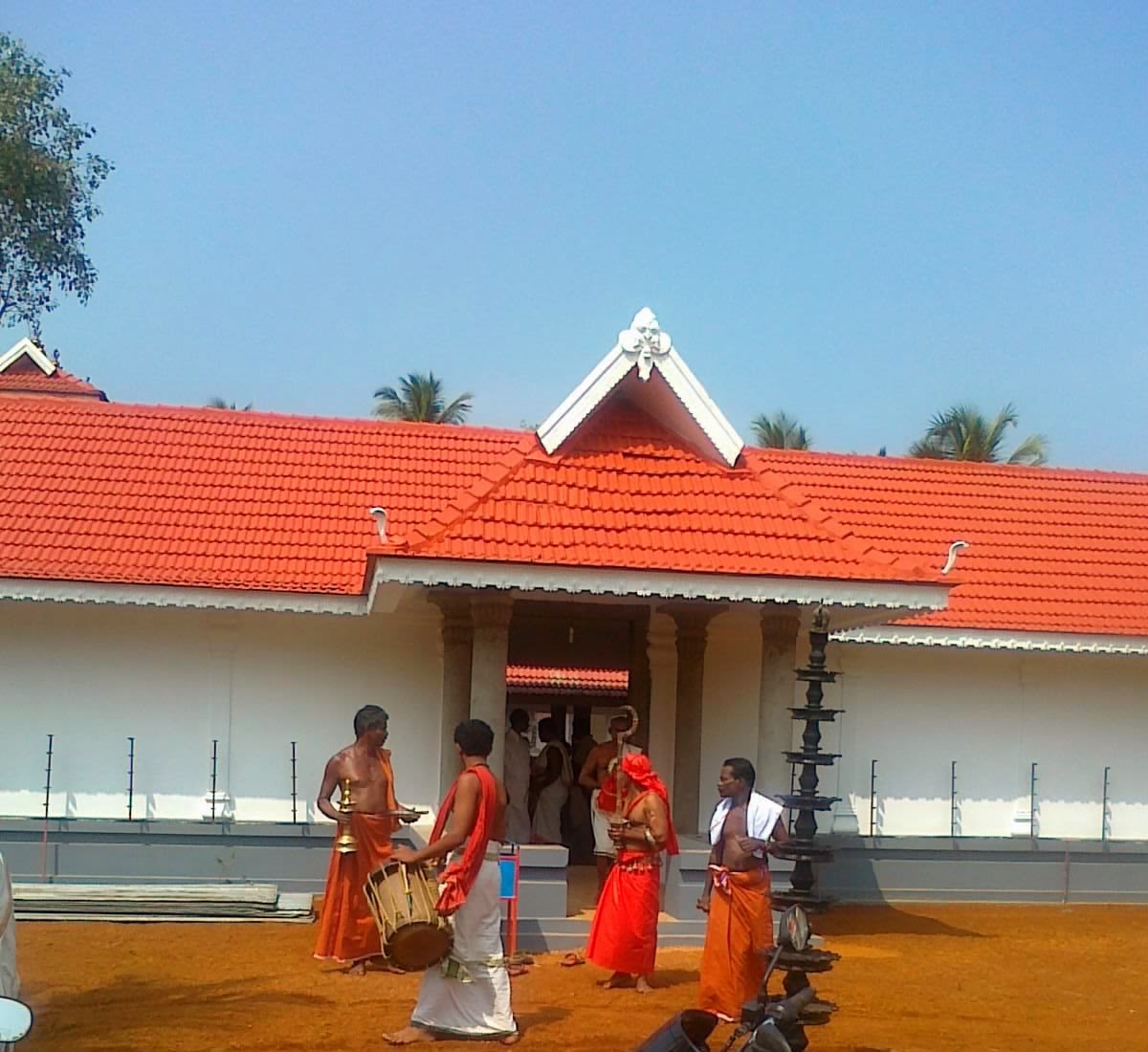 PUTHUPPARAMP SREE BHAGAVATHY TEMPLE THALAVADY: February 2016