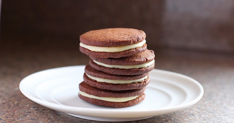 Food Endeavours of the Blue Apocalypse: Oreo Cookies