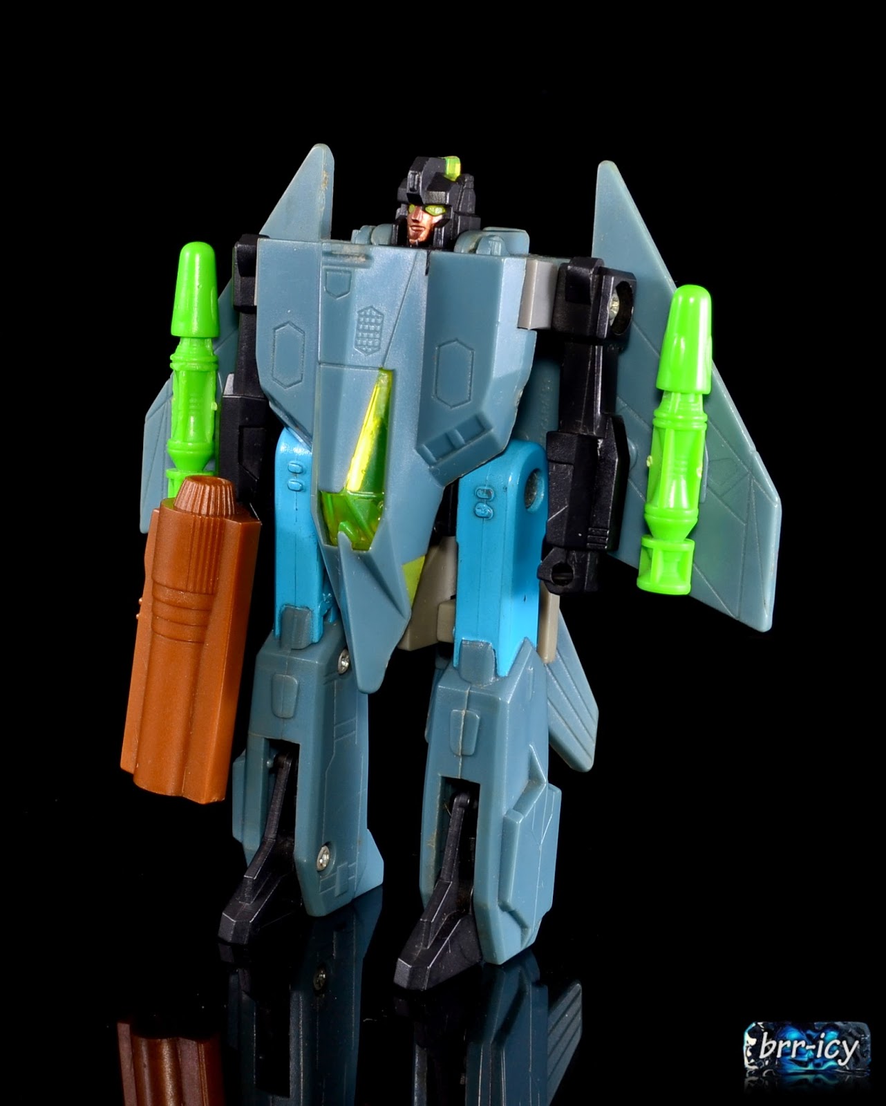 Brr-icy's Transformers Reviews: Small Predator Jets: Skydive, Falcon ...