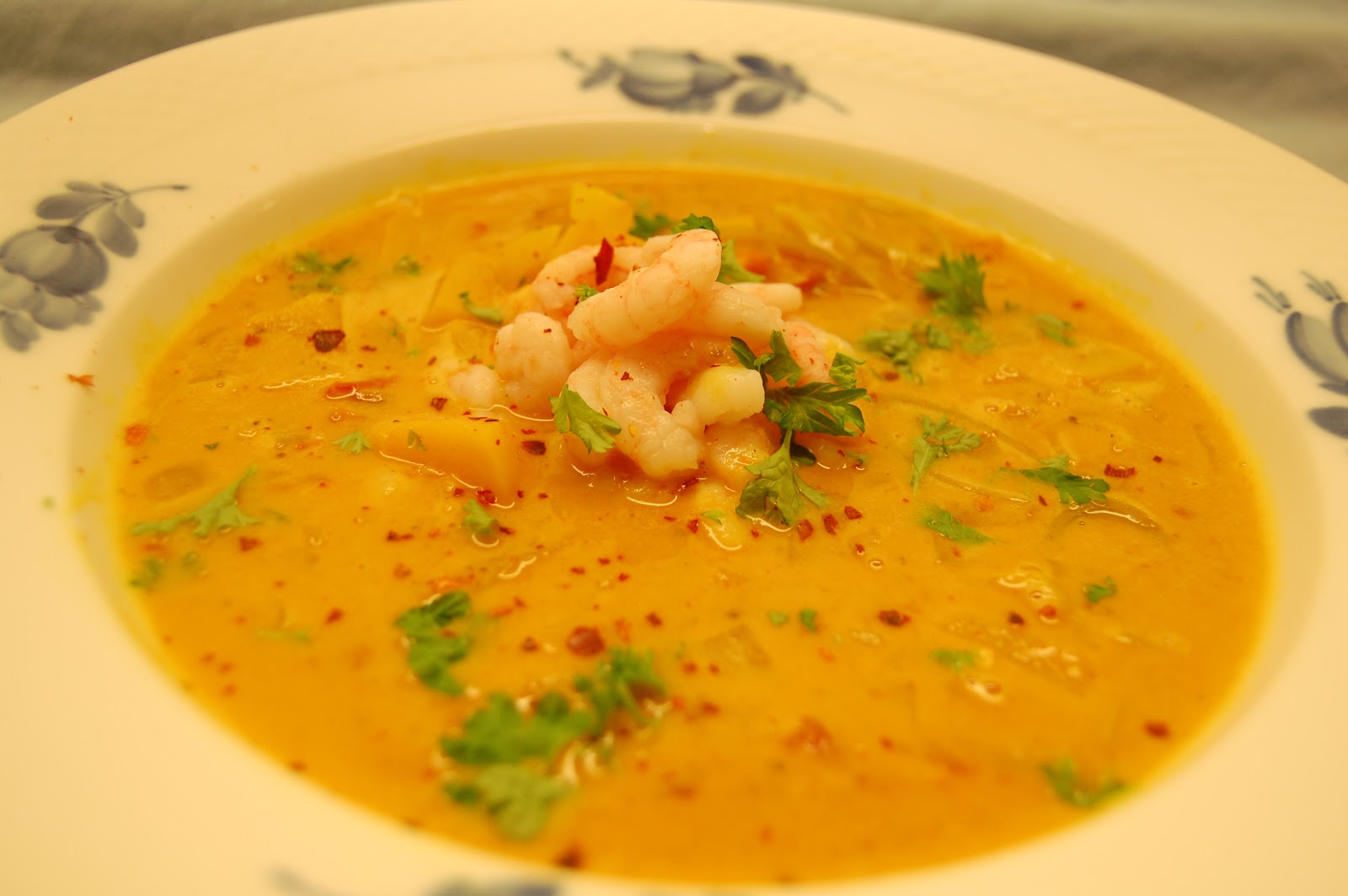 Saras madunivers: Karrysuppe med fersken og rejer.