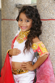 PEQUEÑA MODELO VENEZUELA 2013