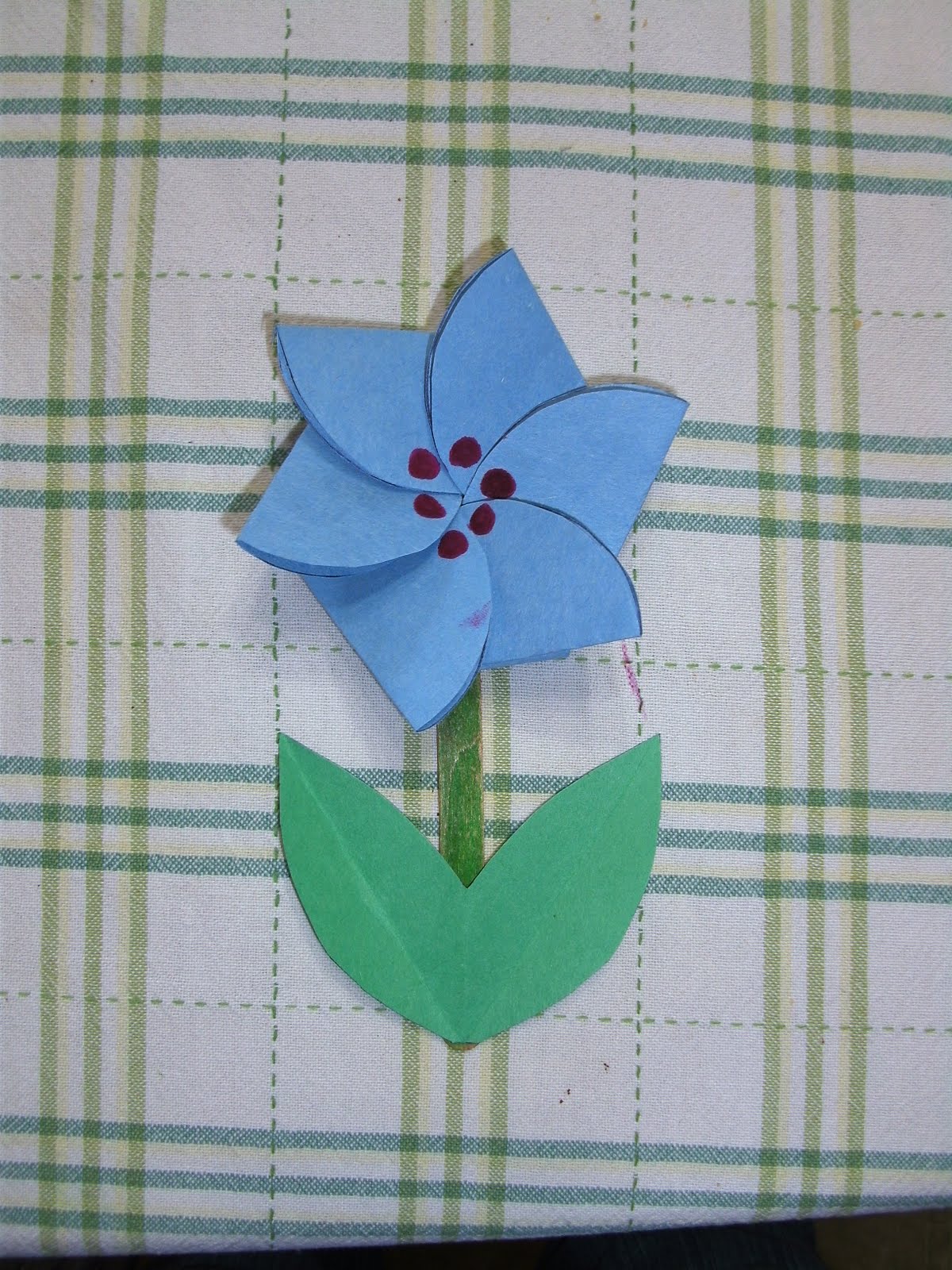 Random Acts of Momness: How to Make a Folded Flower Card