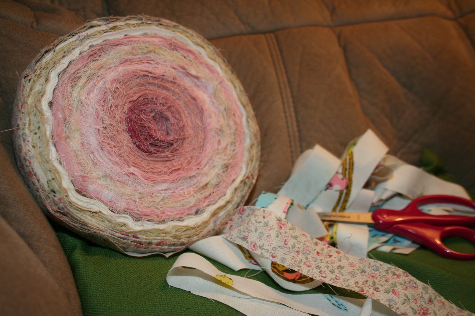 Elecia's Creative I: Crocheting with rags