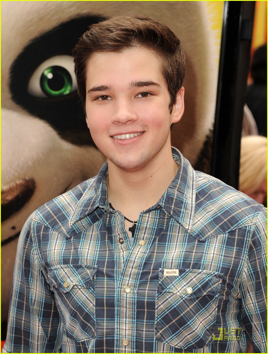 ICarly Victorious y Big Time Rush: Nathan En La Premiere De Kung Fu Panda 2