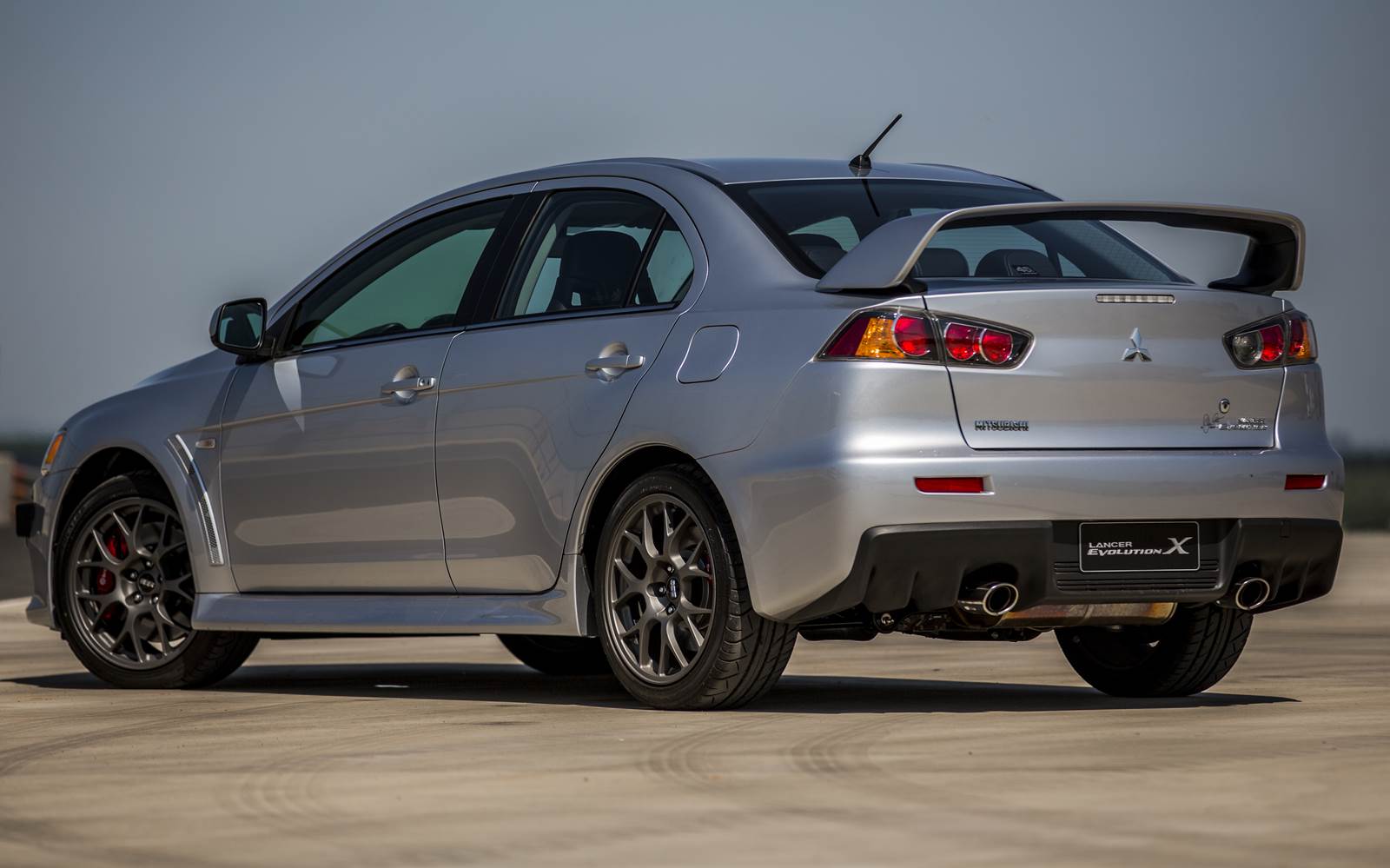 Vídeo: como nasceu o Lancer Evolution X John Easton