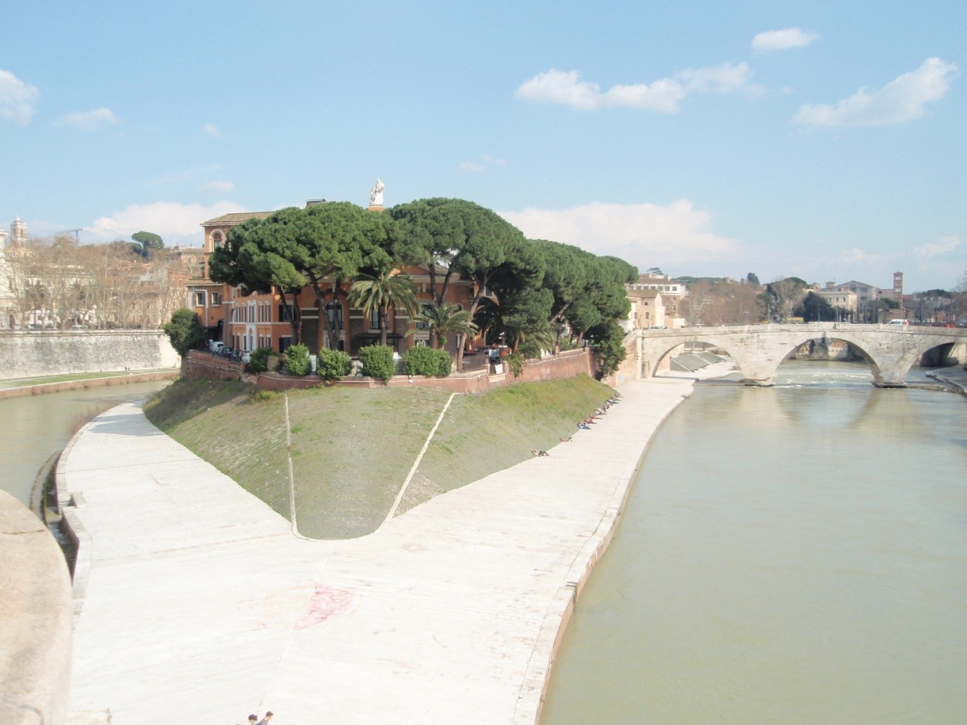 CherrySue, Doin' the Do: When in Rome - Don't Blow the Budget!