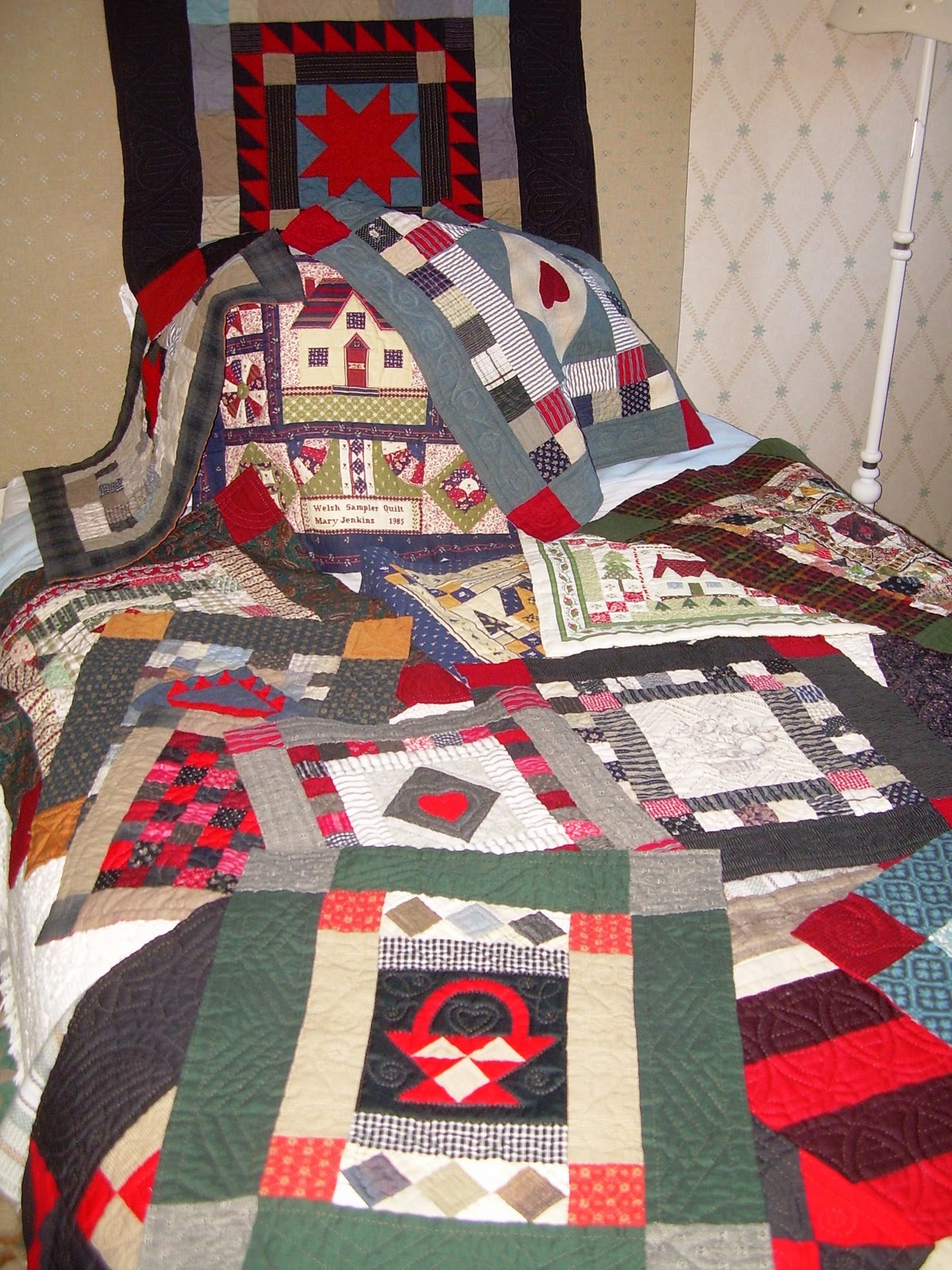 Little Welsh Quilts and other Traditions: Wall of little Welsh quilts?