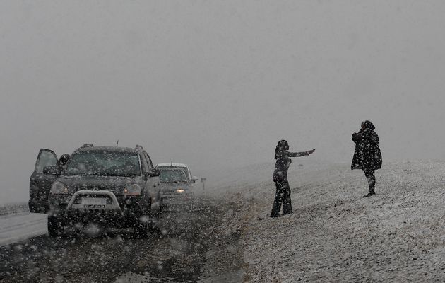 SA Weather and Disaster Observation Service: Passenger bus, cars stuck ...