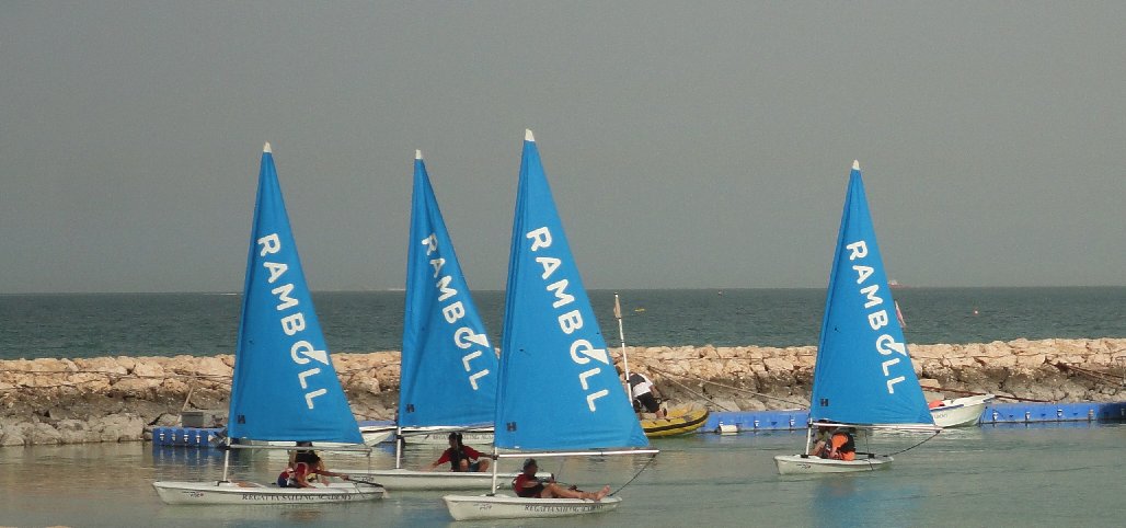 Chutes in Qatar: Sailing