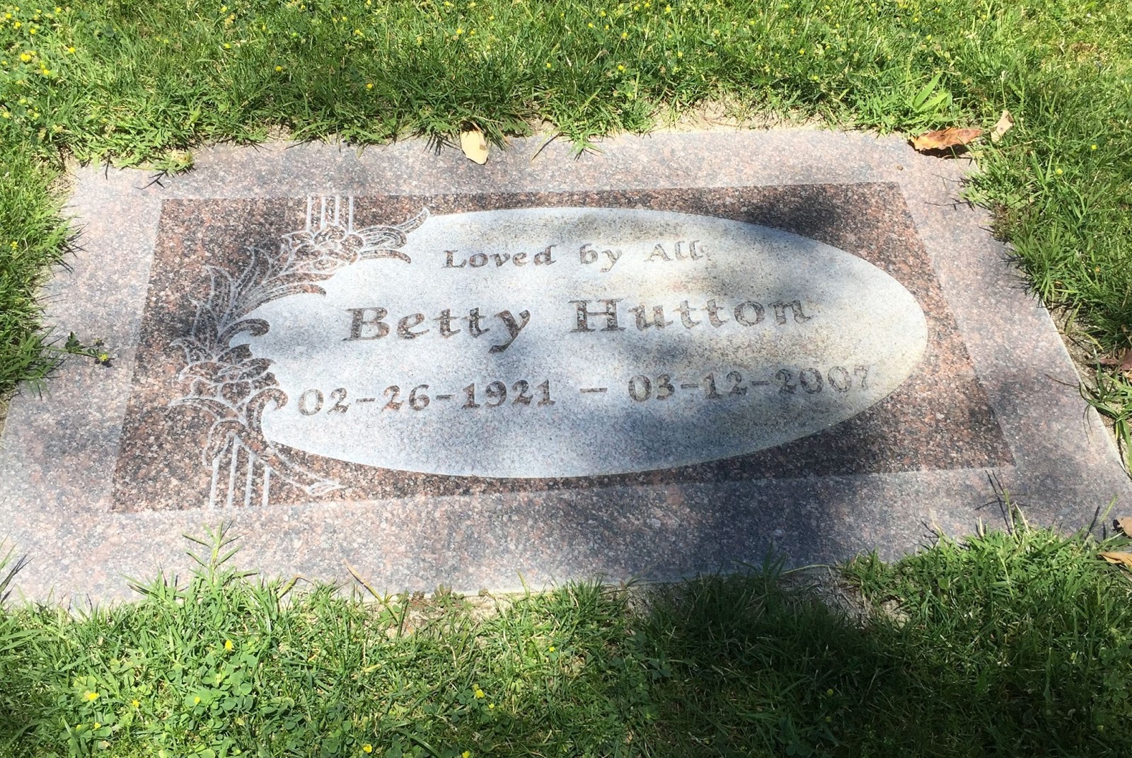 Laura's Miscellaneous Musings: A Visit to Desert Memorial Park