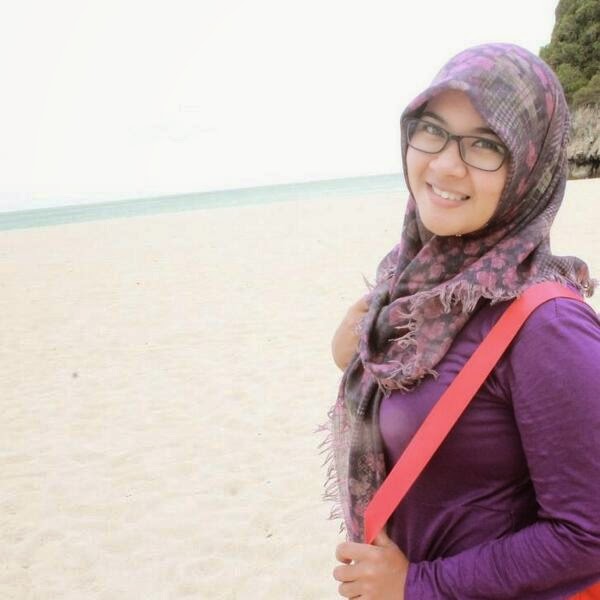 Jilbab Toge Seksi: Anonim - Ungu di Pantai