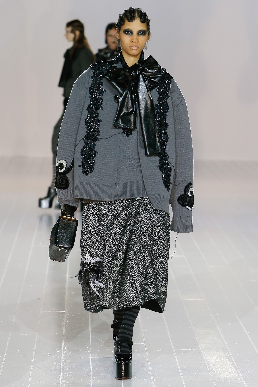 Fashion Runway | Marc Jacobs Fall 2016 : Glamorous and Gothic - New ...