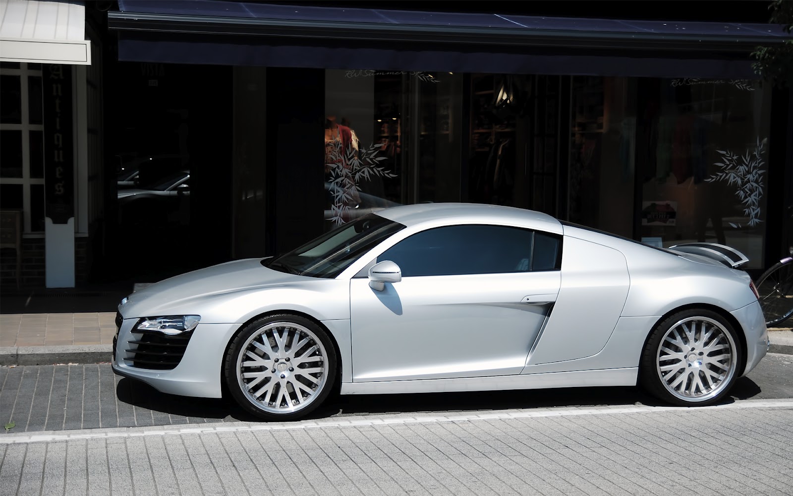Audi R8 Spyder | Wallpapere HD -masini , auto , tunning , poze desktop.