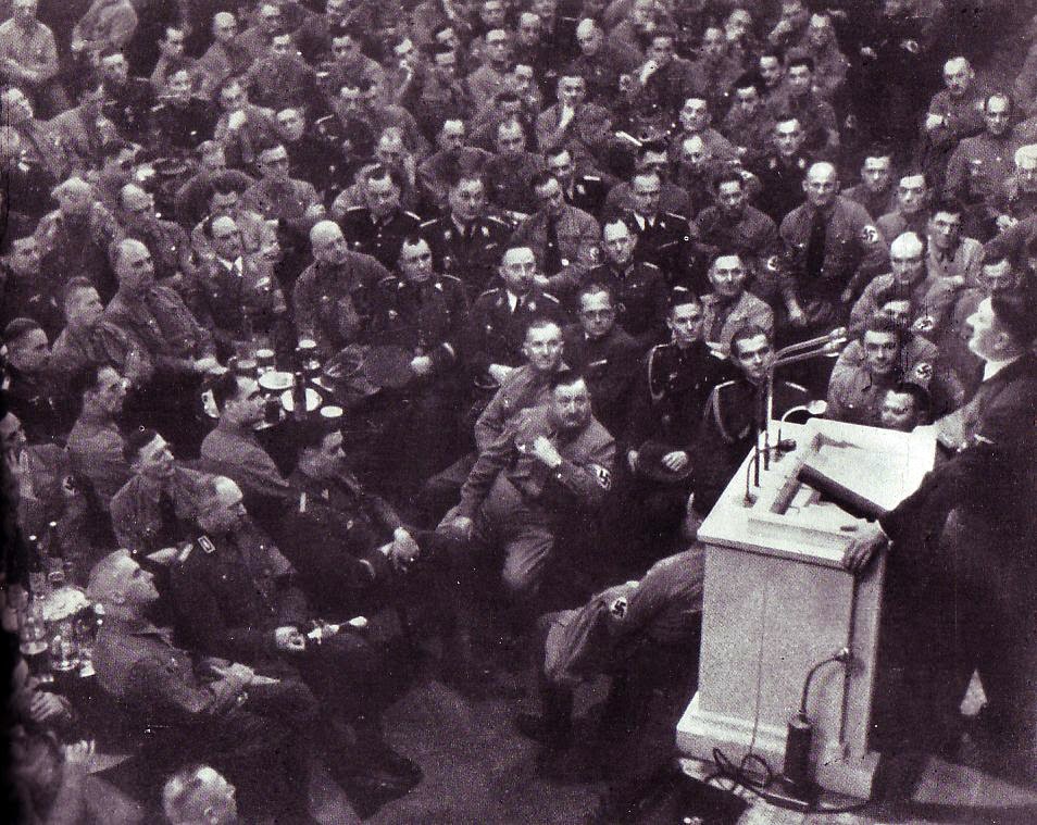 NAZI JERMAN: Foto Adolf Hitler dan NSDAP (Partai Nazi)