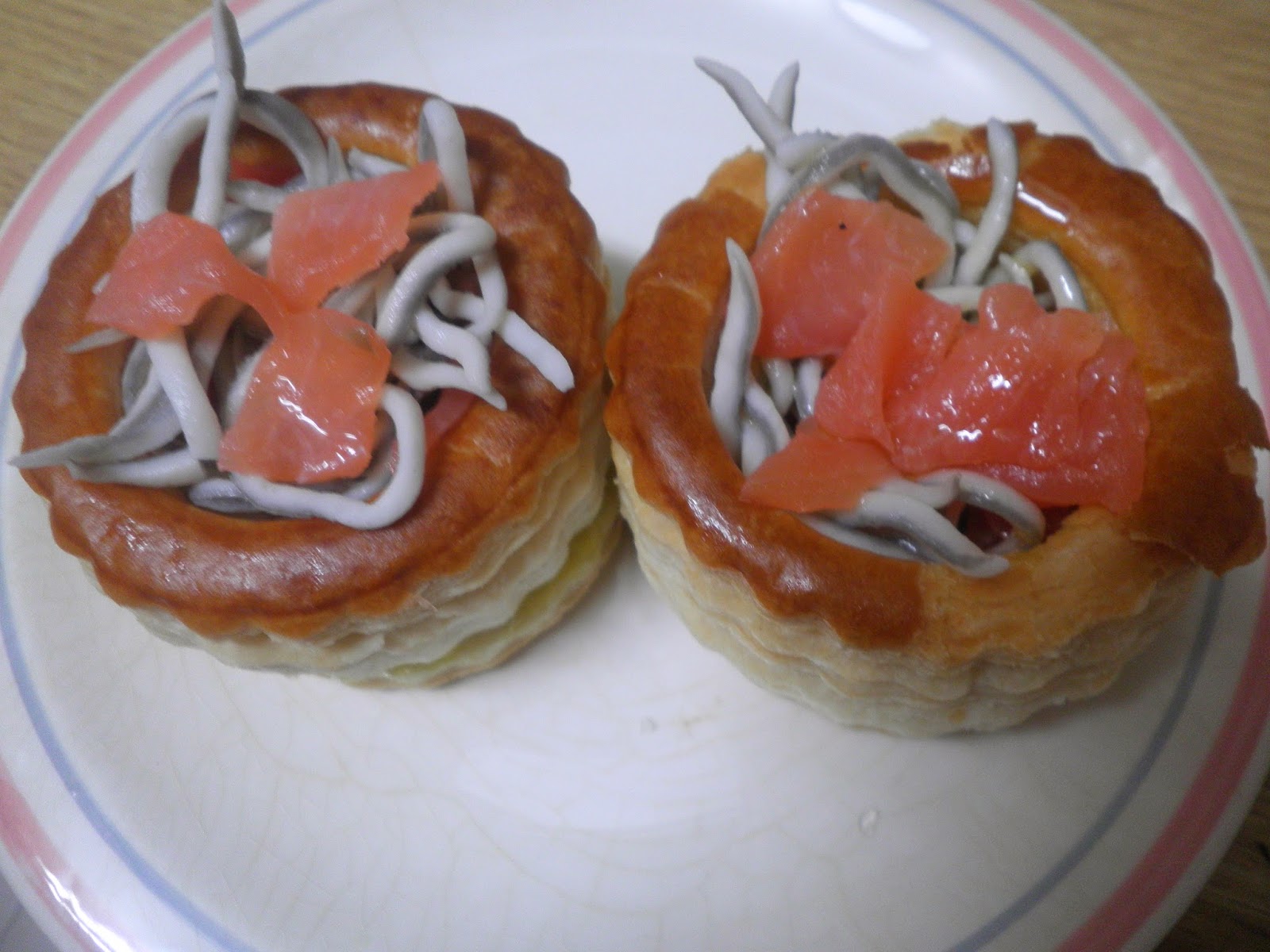 Volován de salmón con gulas