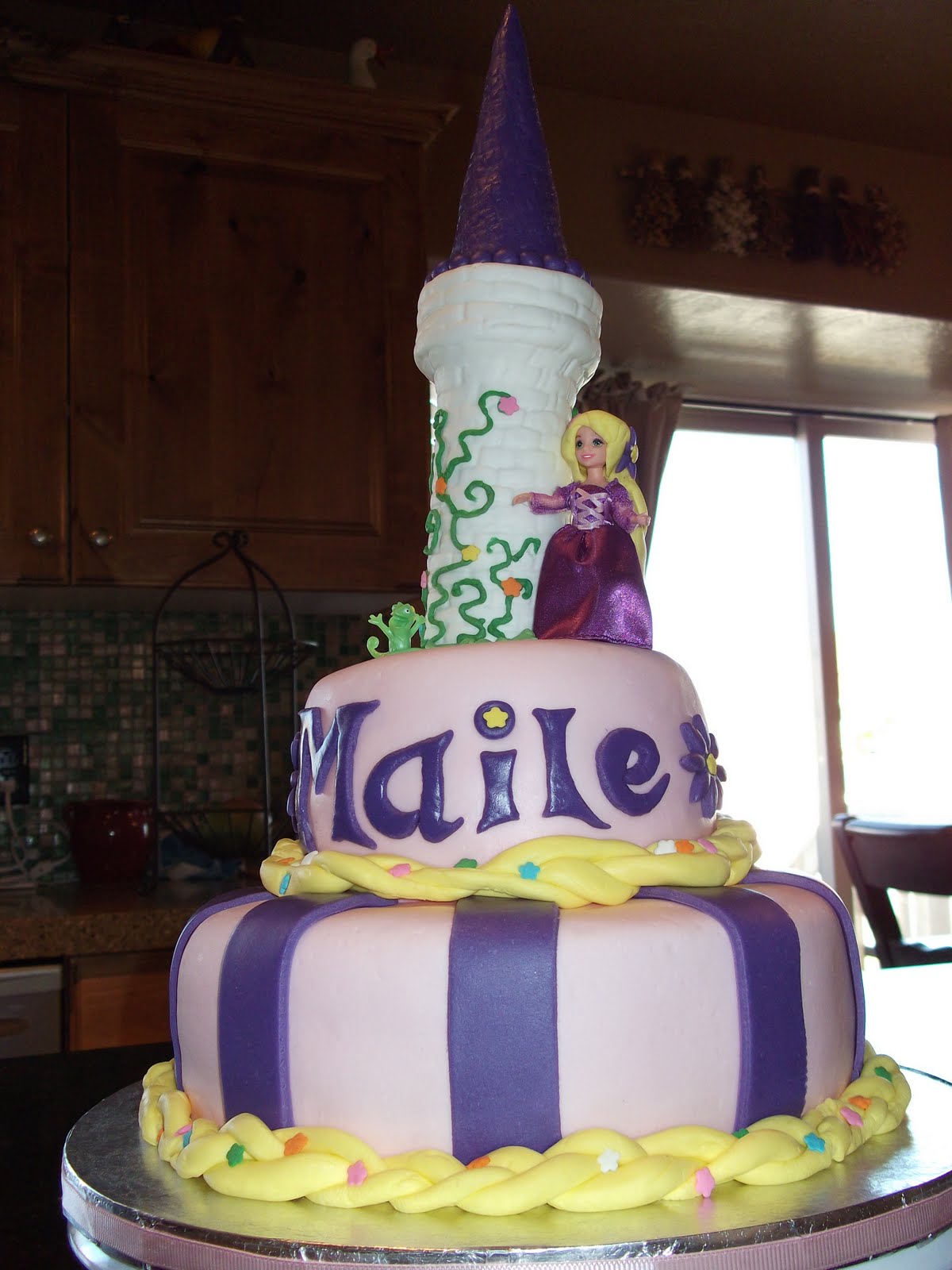 Sarah Lee Cakes: Tangled Cake