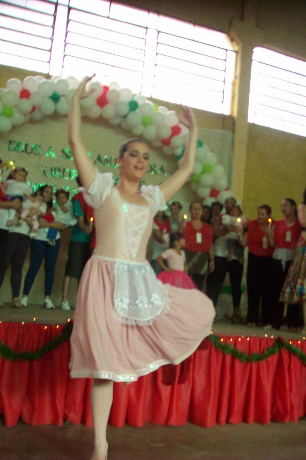 Ballet Tauana Rodrigues: Tauana Rodrigues dançando em uma creche ...