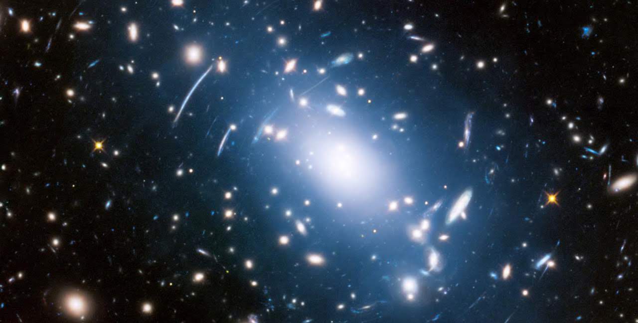Faint glow within galaxy clusters illuminates dark matter - Window on ...