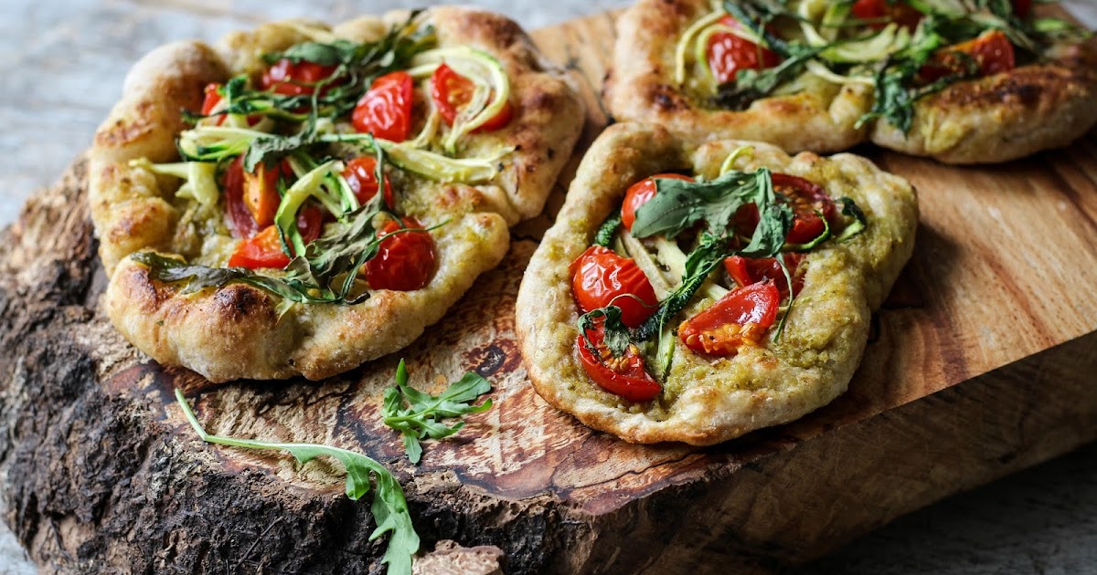 The Spoon and Whisk: Garlic Pesto, Tomato and Courgette Pizzettes