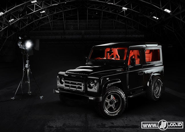 LAND ROVER DEFENDER Red Edition 2013 | dosop
