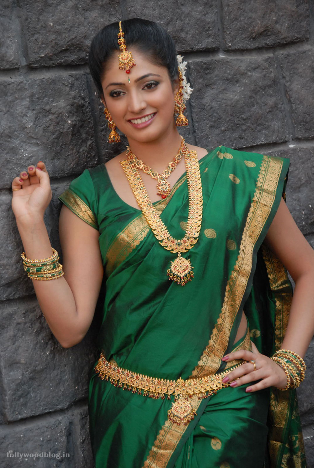HariPriya Latest Gorgeous In Traditional Saree
