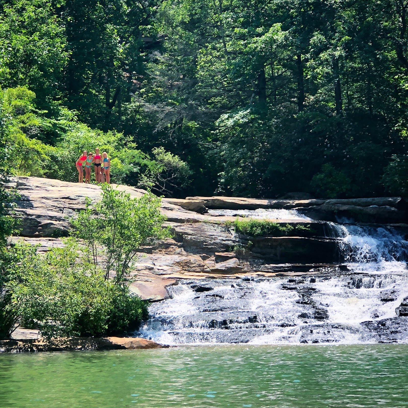 Magnolia Mamas : Lake Keowee Getaway