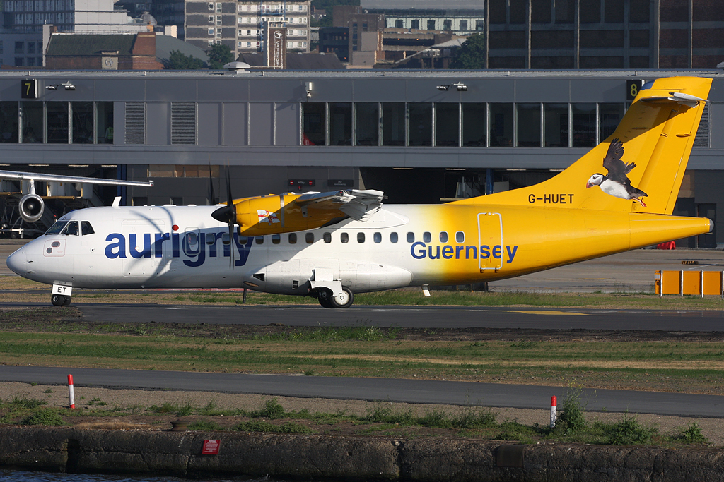 WORLD AIRCRAFT IMAGES by Terry Wade: G-HUET AT45 AUR EGLC (London City ...
