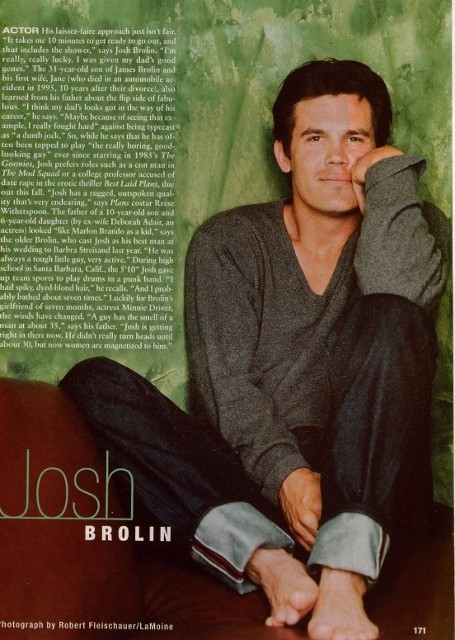 Straight Jock Feet: Josh Brolin stud feet... Straight Jock Feet: Josh Brolin stud feet...