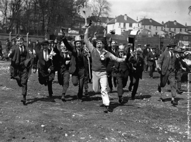 Old Photos of Football Fans From the Early 20th Century ~ Vintage Everyday