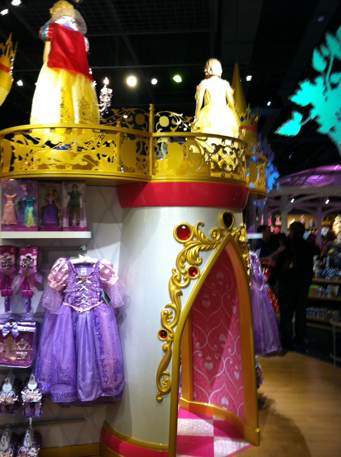 Between Disney: Dreaming Disney – A New Disney Store