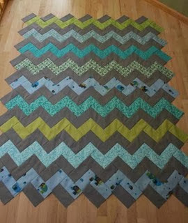 crazy mom quilts: how to make a zig zag quilt (without piecing triangles!)