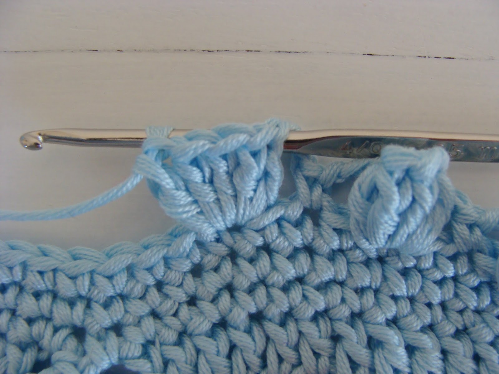 Twolittlebirds: Popcorn stitch crochet edging tutorial