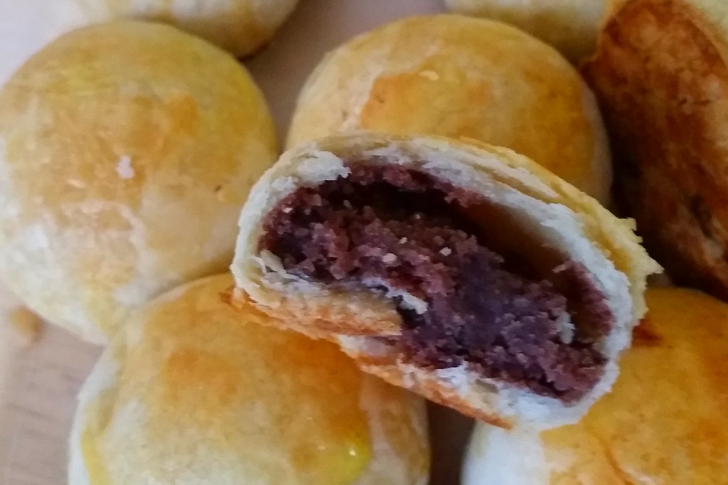 YangYang Cooking: Red Bean Puff Pastry(红豆酥)