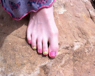 A Savvy Life: A Savvy Craft - Cheap Glitter Toes