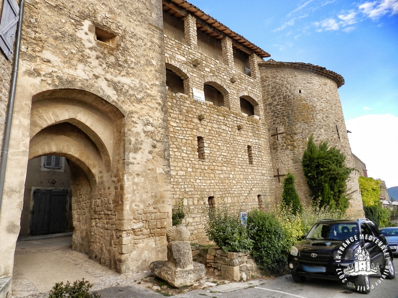 LA FRANCE MEDIEVALE: VIENS (84) - Village médiéval
