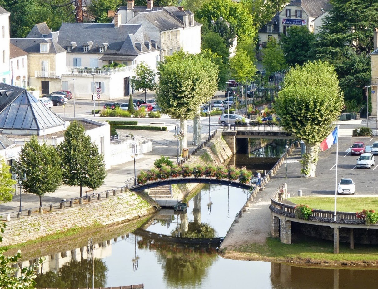 EN PROVENCE ET AILLEURS: TERRASSON LAVILLEDIEU (24) 2ème partie