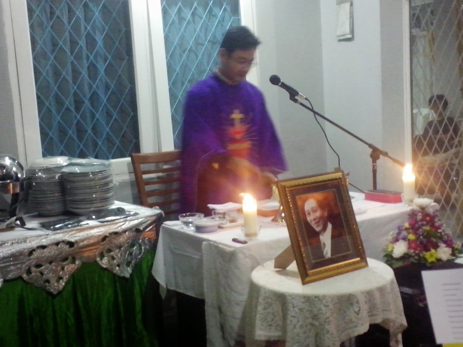 Bangkit Bersama Kristus - Gereja Santo Albertus Bangkit Bersama Kristus - Gereja Santo Albertus