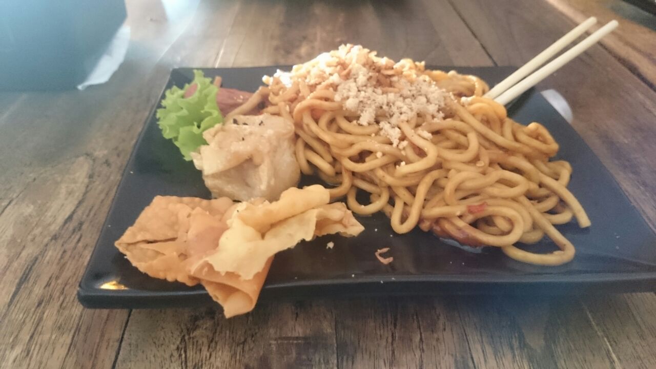 Sensasi Pedas dan Ramainya Kober Mie Setan - Denpasar - Rizaltaf.com