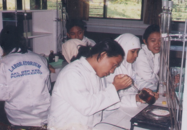 Kesehatan Lingkungan Purwokerto: PRAKTEK LABORATORIUM KESLING