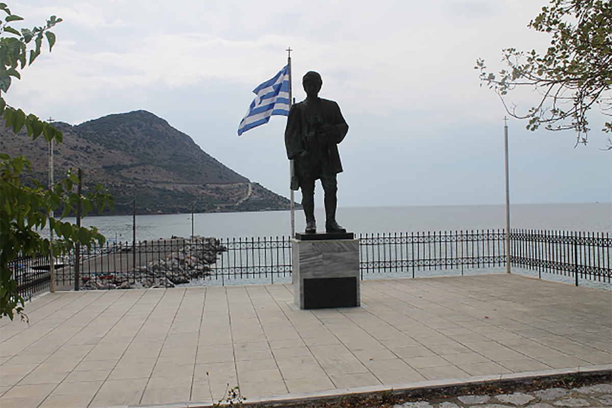 ΟΙ ΜΑΝΙΑΤΕΣ ΕΙΝΑΙ ΠΑΝΤΟΥ : ΔΕΜΕΣΤΙΧΑΣ ΙΩΑΝΝΗΣ, ΚΑΠΕΤΑΝ ΝΙΚΗΦΟΡΟΣ