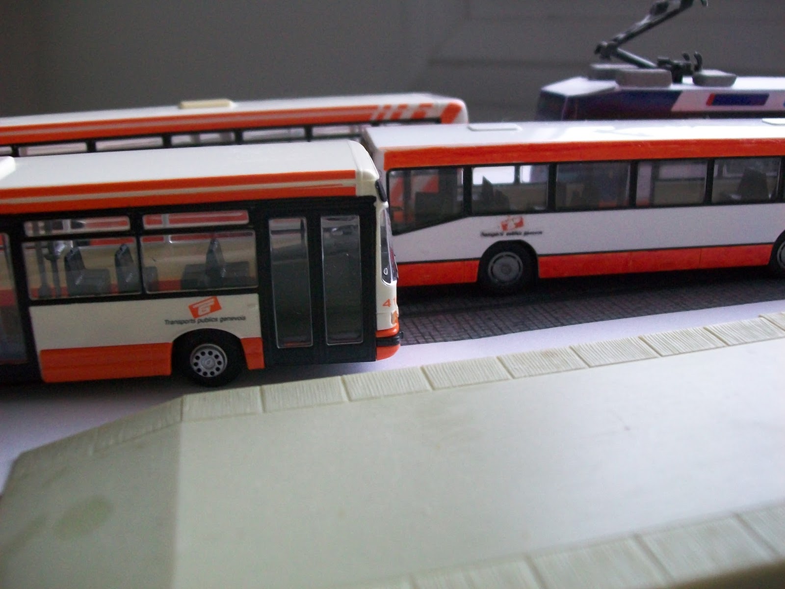 busamoi: Autobus Aperçu MB O305G, Renault R312, Tramway TPG Genève