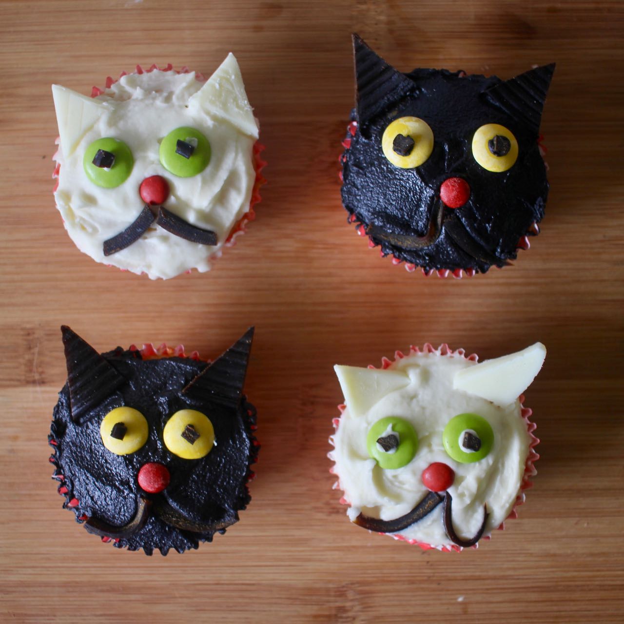 Green Gourmet Giraffe: Cat cupcakes